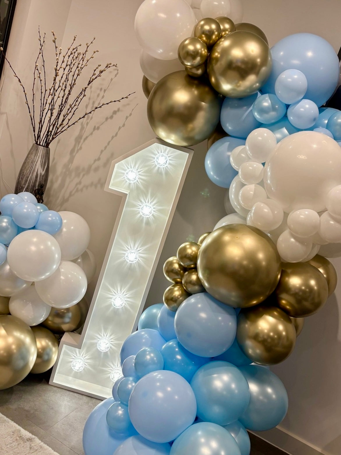 Light Up Numbers with Balloon Arch — Sweet Celebrations Ltd